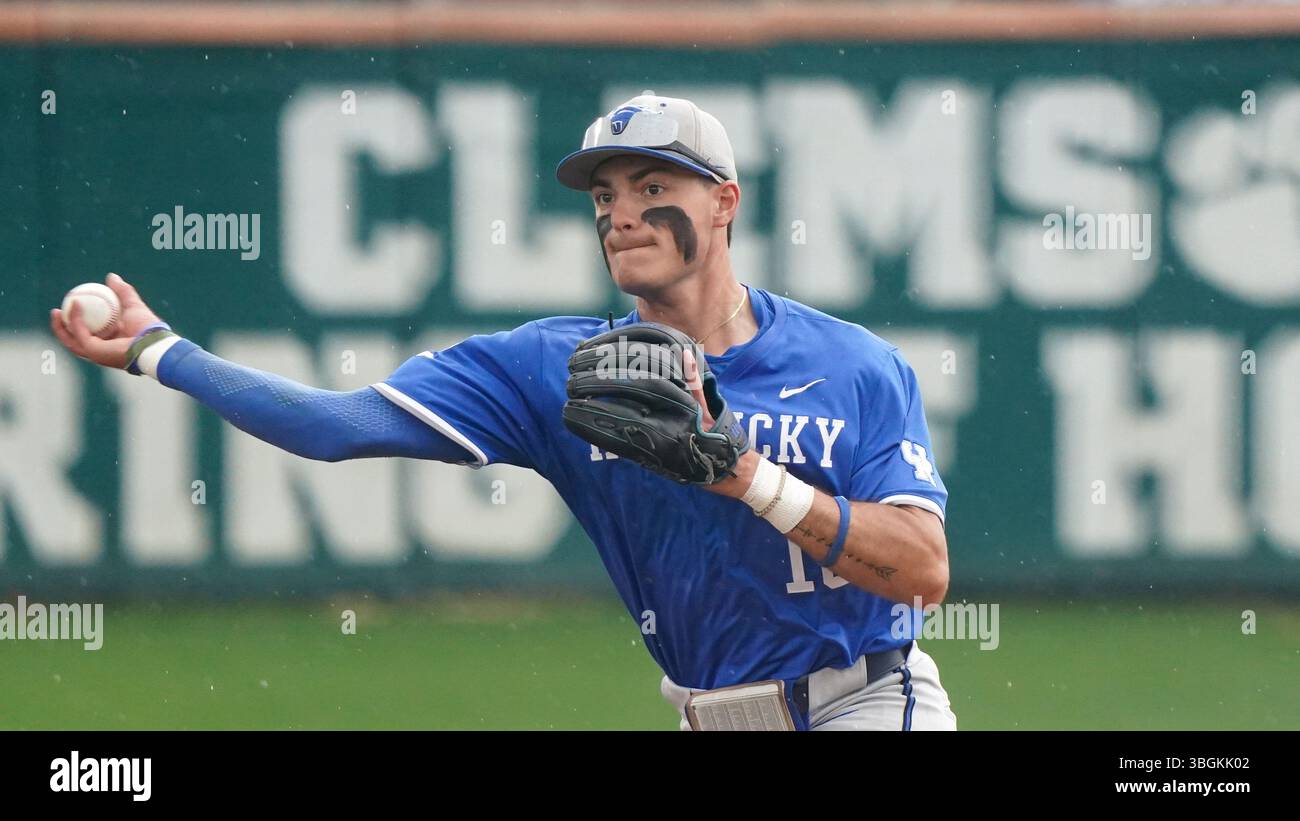 Kentucky infielder Luke Lawrence warms up before an NCAA regional ...