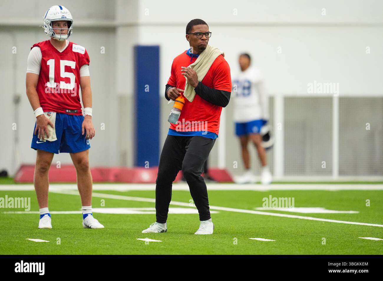 Indianapolis Colts quarterback Anthony Richardson Sr., right, watches ...
