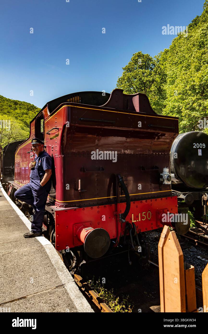 Historic locomotives at the Llwyfan Cerrig Station on the heritage ...