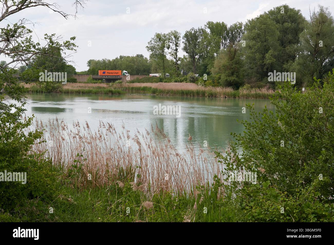Cars on bridge in hi-res stock photography and images - Alamy