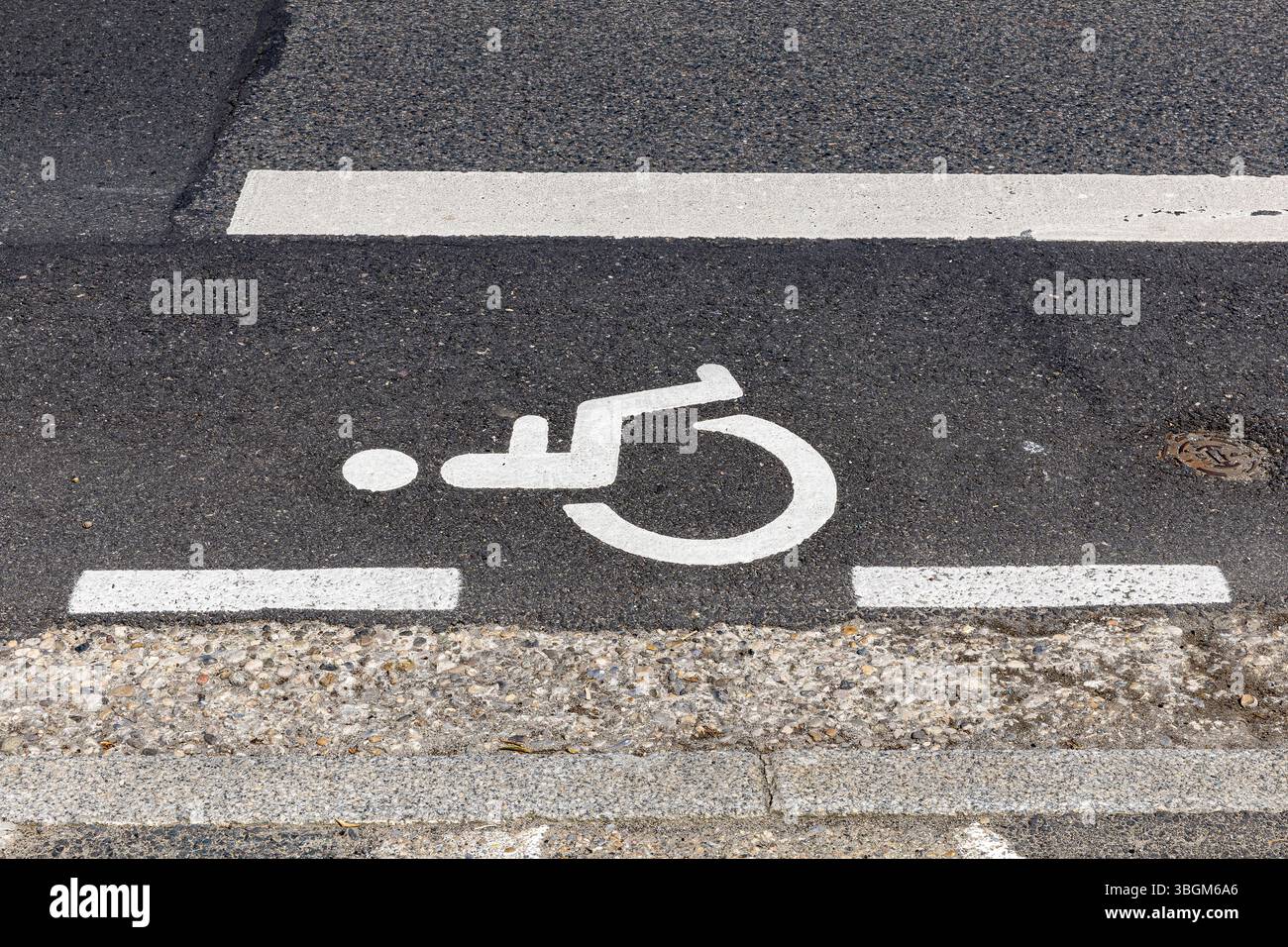 Disabled bay sign hi-res stock photography and images - Alamy