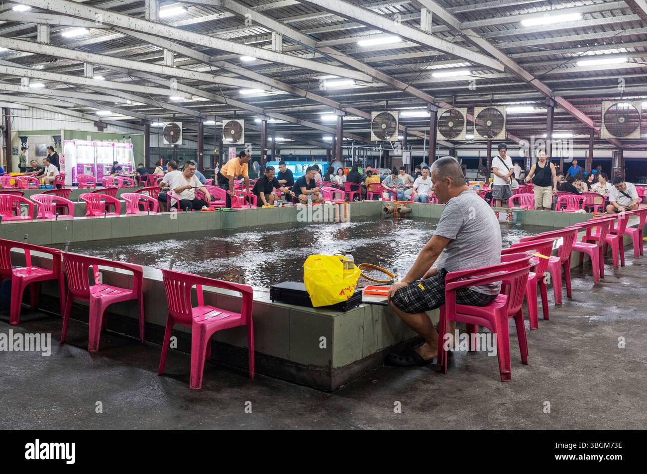 Indoor fishing restaurant, Su'ao, Taiwan Stock Photo - Alamy