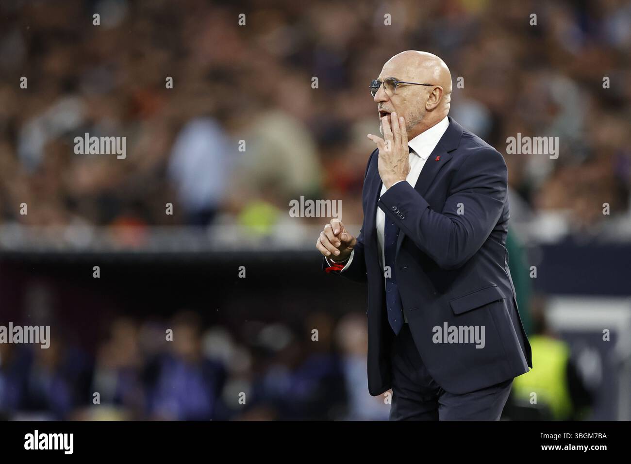 STUTTGART - Spain coach Luis de la Fuente during the UEFA Nations ...
