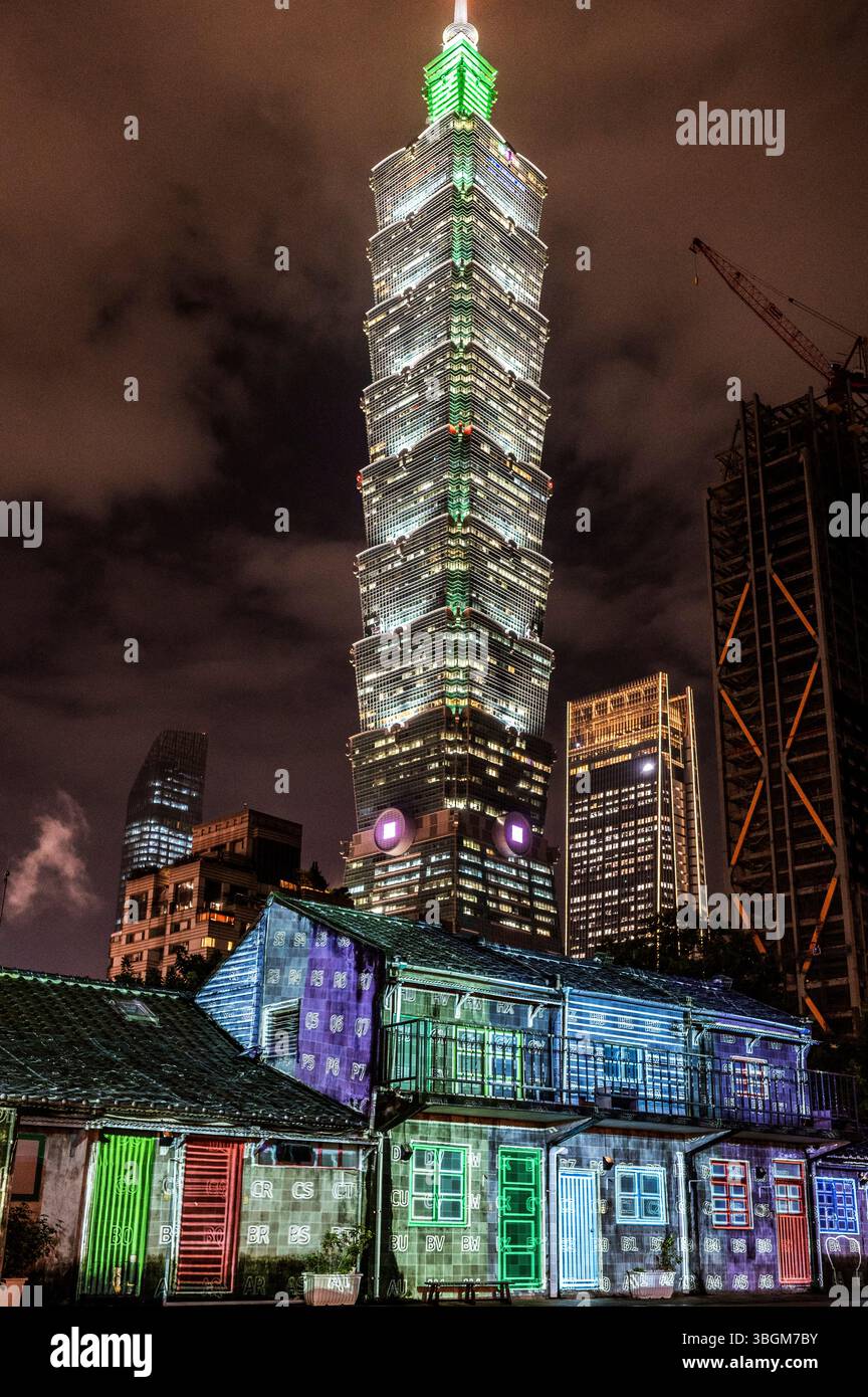 View of the Taipei 101 tower from the alleys of the streets of old ...