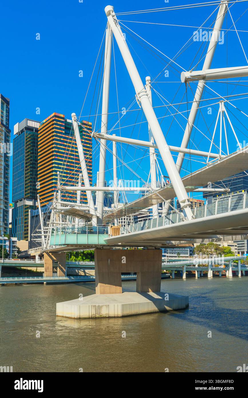 Kurilpa bridge, footbridge crossing the Brisbane River, Brisbane ...