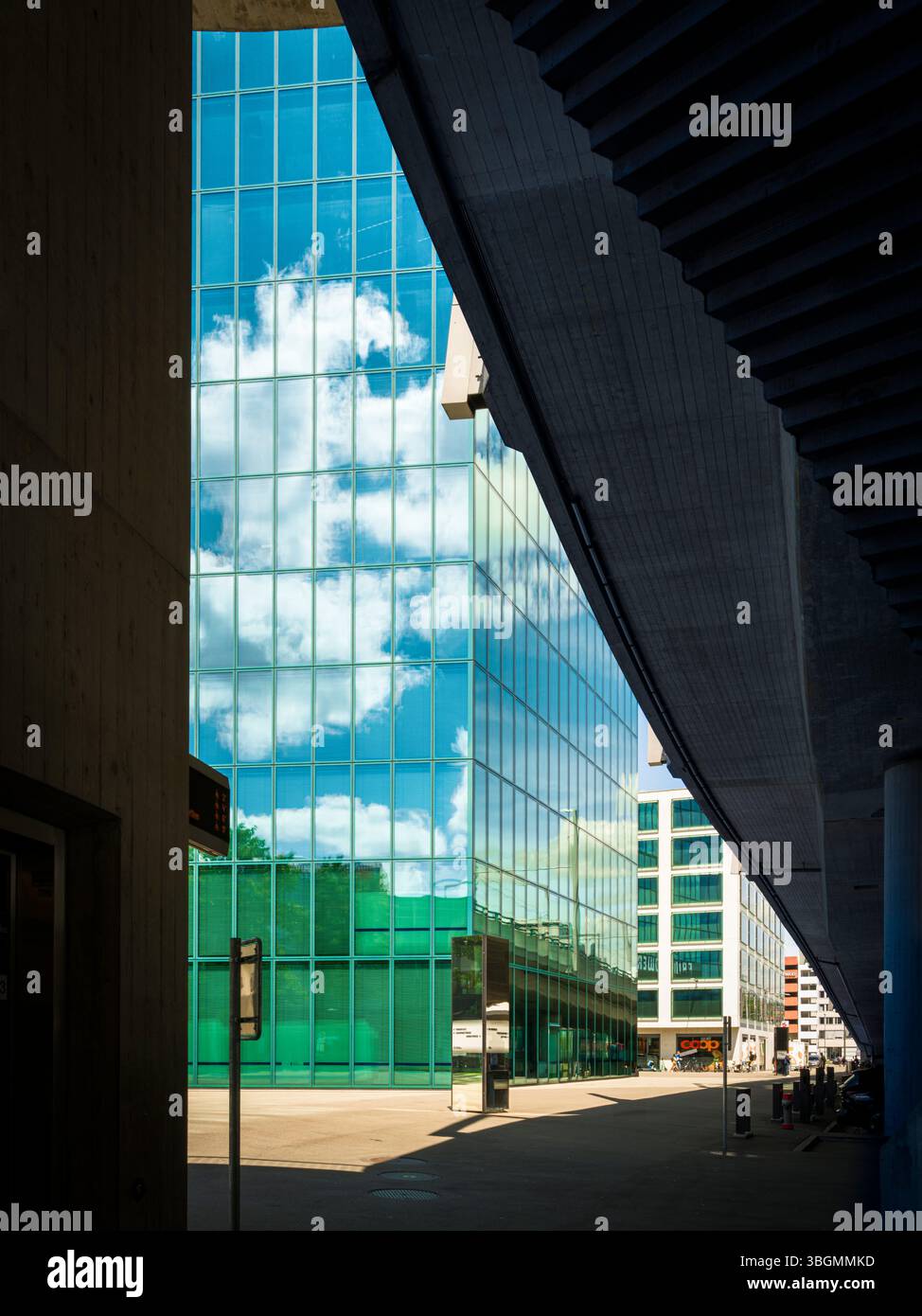 Switzerland zurich glass facade hi-res stock photography and images - Alamy