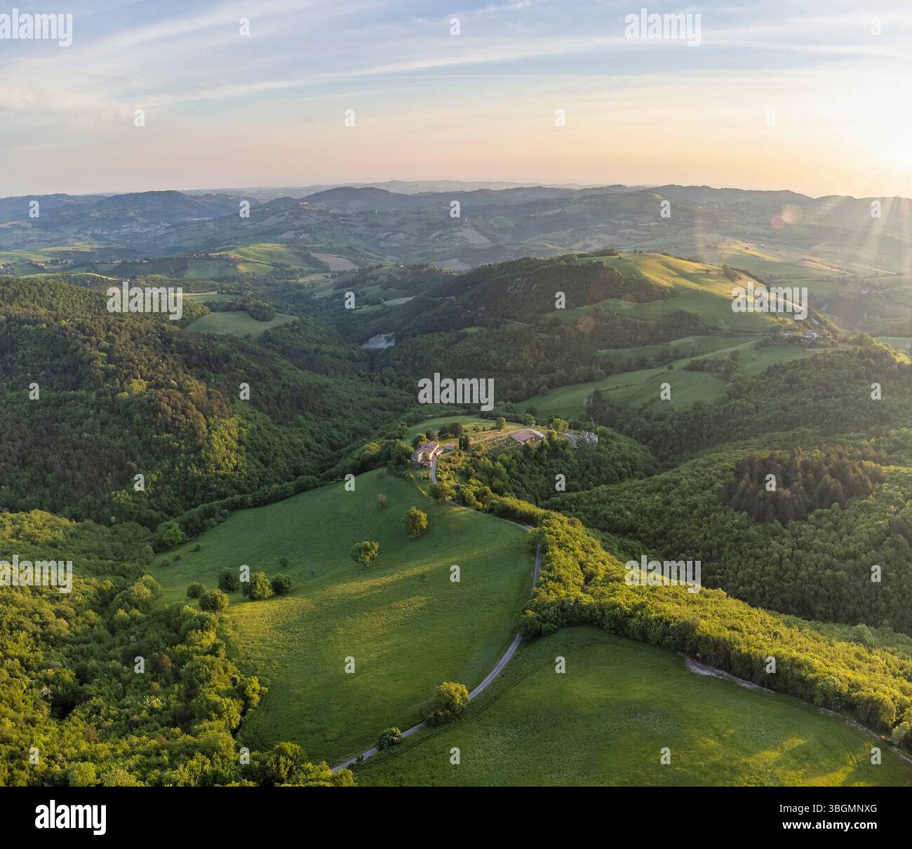 View golden fields rolling hi-res stock photography and images - Alamy