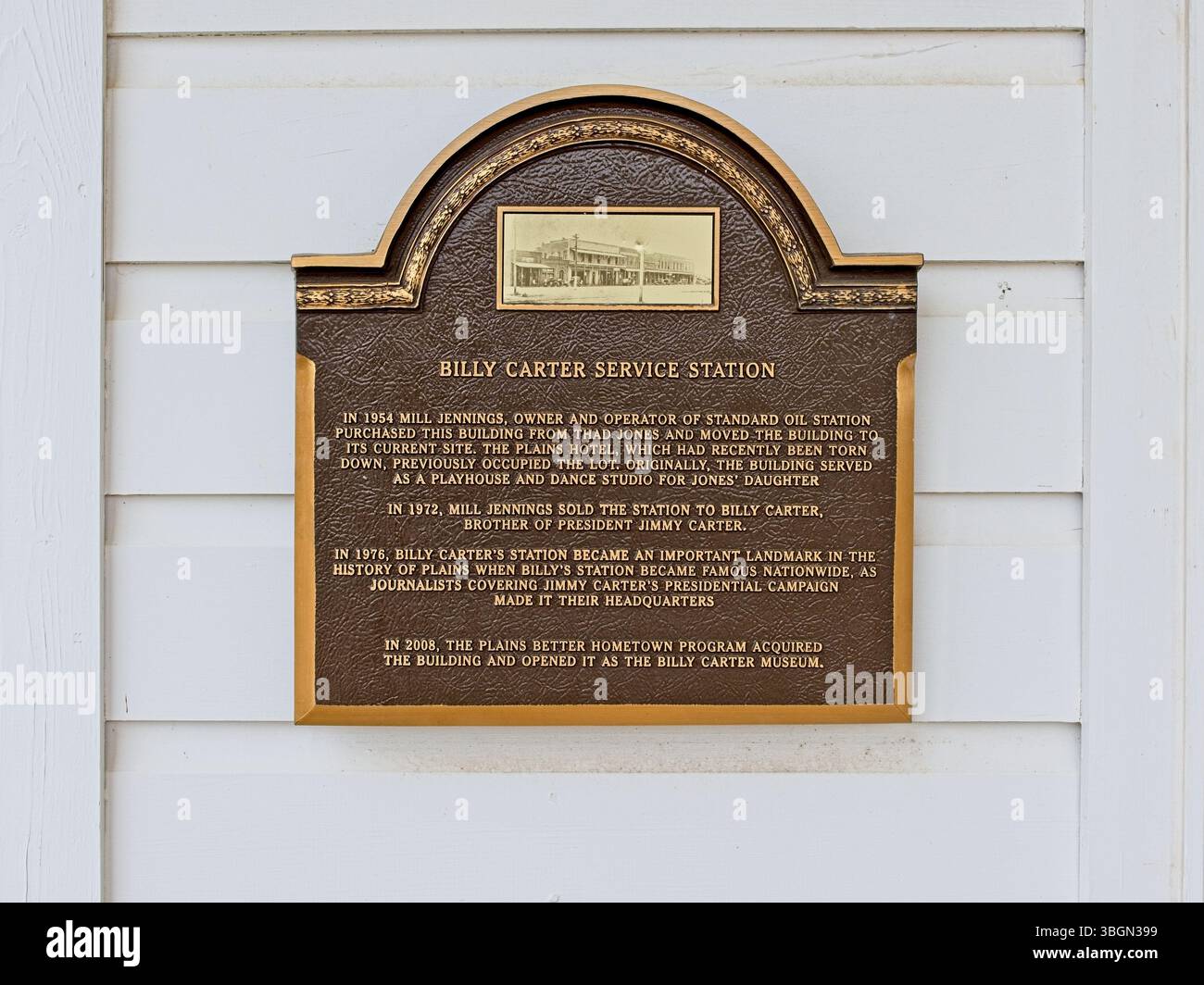 Plaque on Billy Carter service station commemorating building use ...