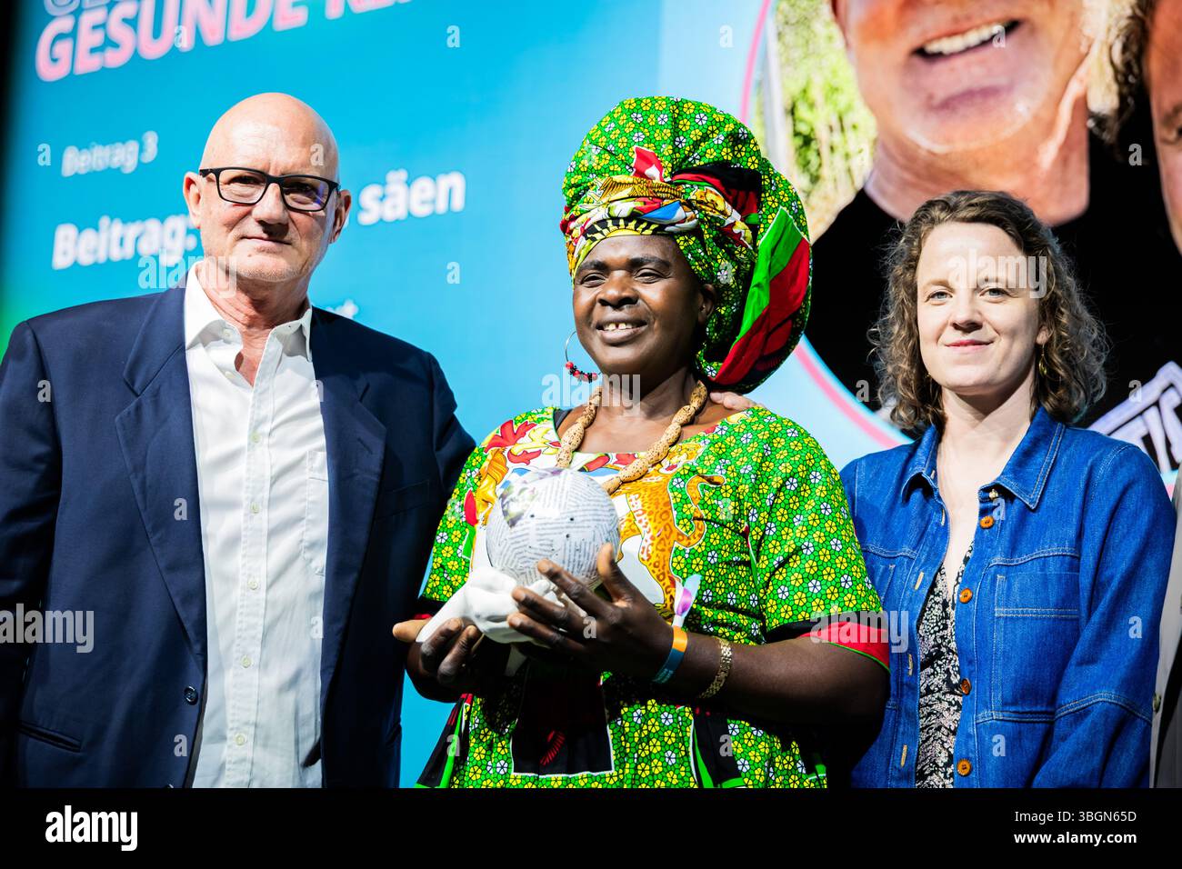 05 June 2025, Berlin: Rainer Kwiotek (l-t), photographer, Mary Madalo ...