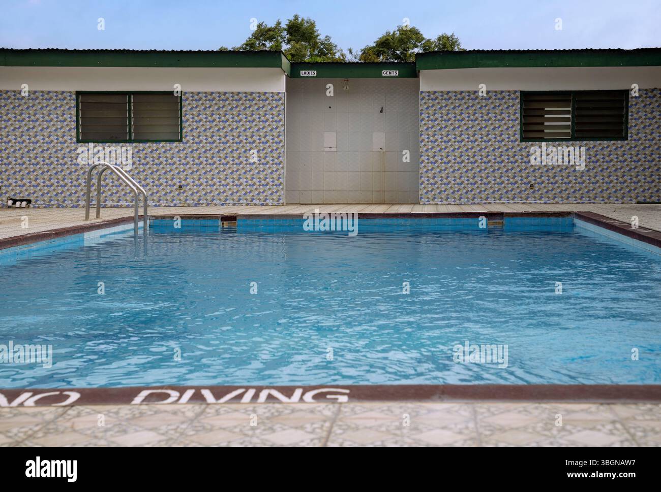 Swimming pool with showers for ladies and gents at the Mole Game ...
