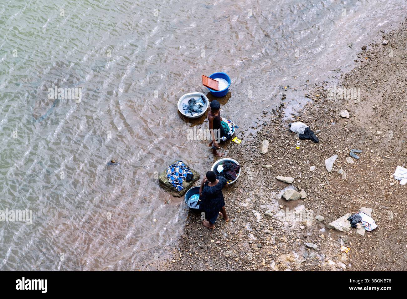Women washing clothes at the Black Volta near New Longoro on the border ...