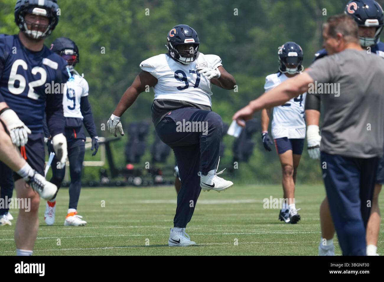 Chicago Bears defensive line Andrew Billings (97) warms up with ...