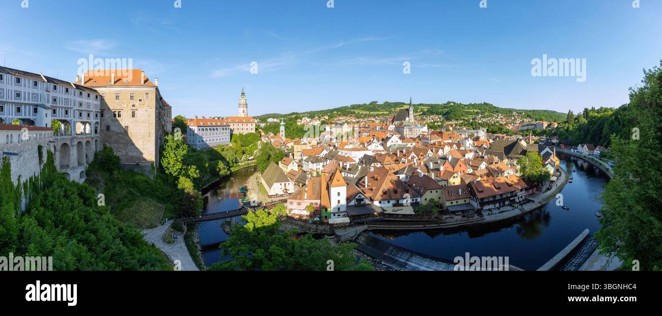 Old town of Cesky Krumlov (Krumlov) with Vltava bend, Mantel Bridge ...