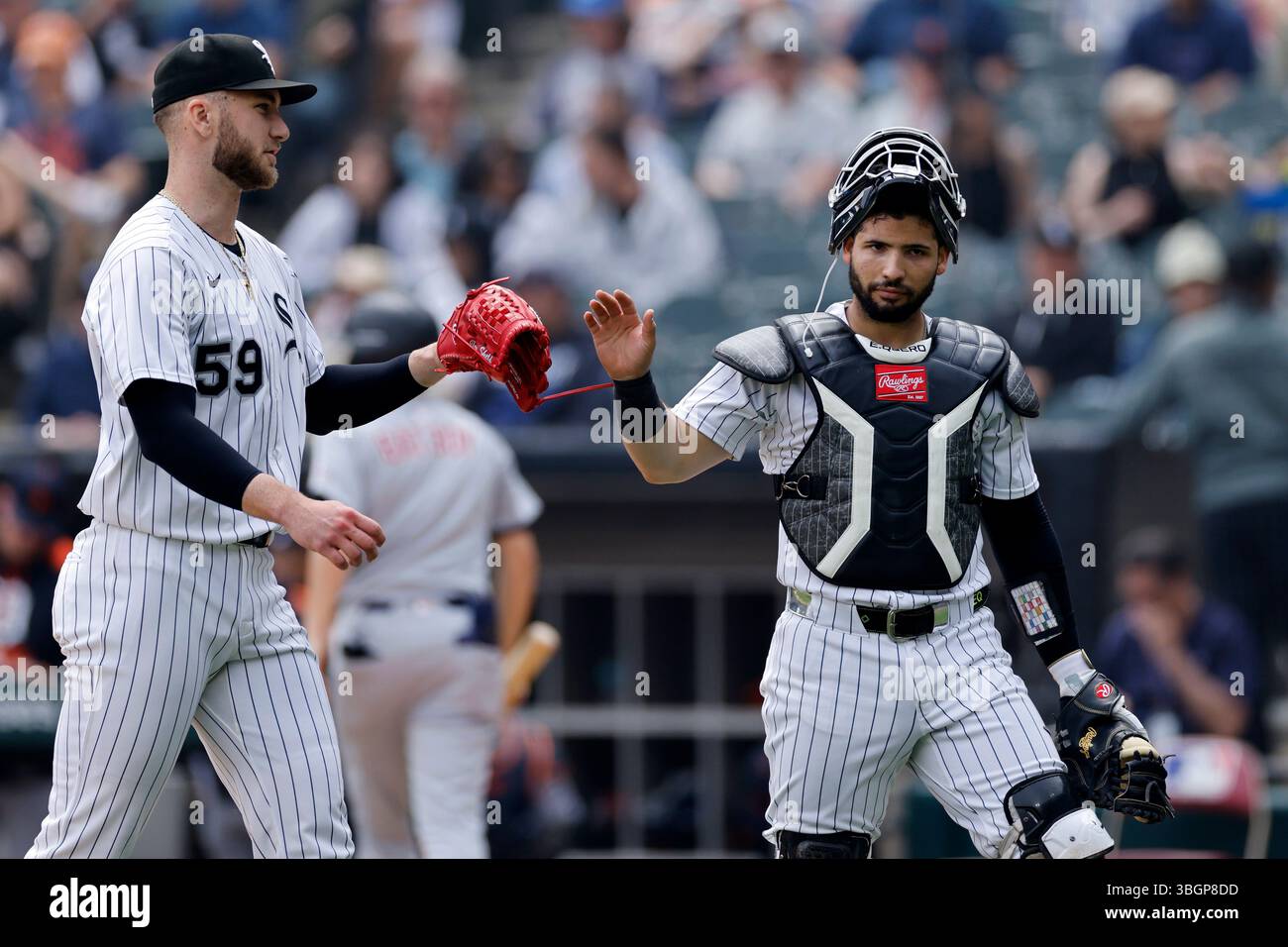 CHICAGO, IL - JUNE 05: Chicago White Sox pitcher Sean Burke #59 and ...