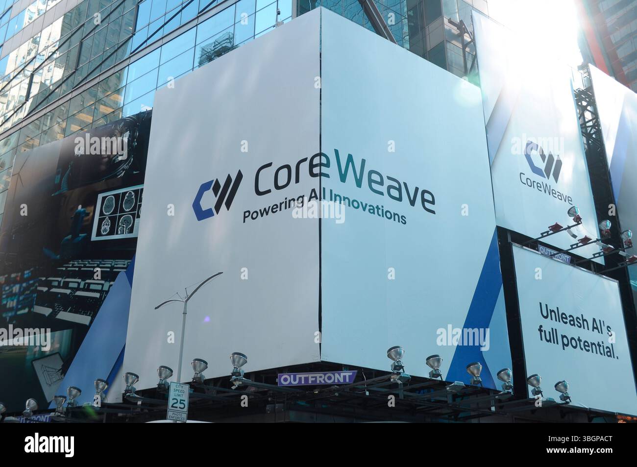 Coreweave logo hi-res stock photography and images - Alamy