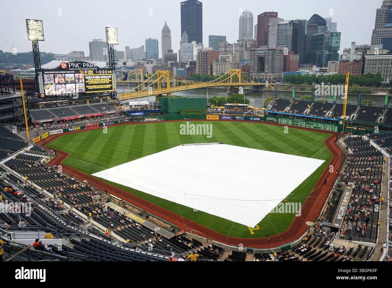 The baseball game ibetween the Pittsburgh Pirates and the Houston ...