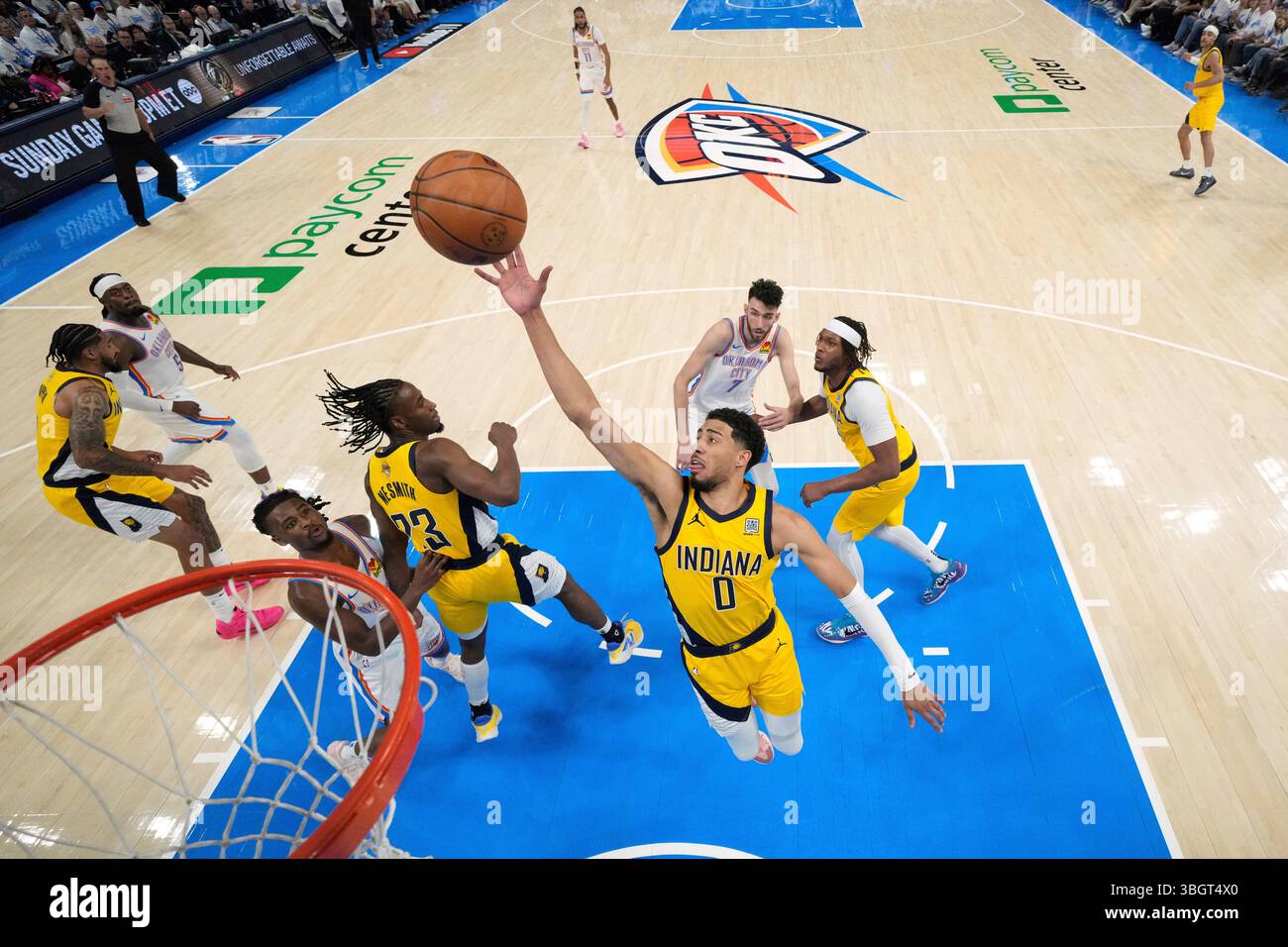 Indiana Pacers guard Tyrese Haliburton (0) reaches for the ball against ...