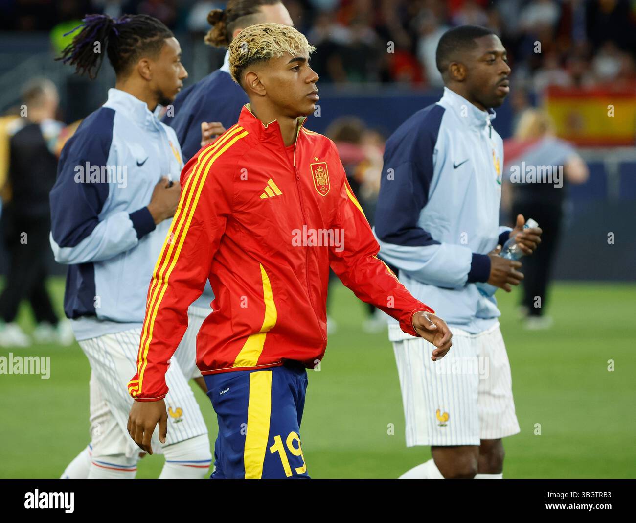 Lamine Yamal of Spain, Ousmane Dembele of France during the UEFA ...