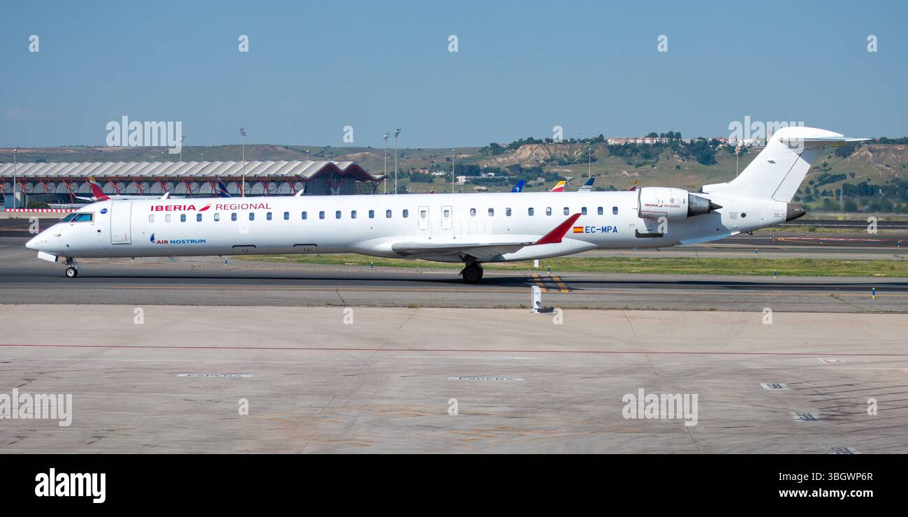 A Canadair Regional Jet CRJ-1000 regional airliner of the Spanish ...