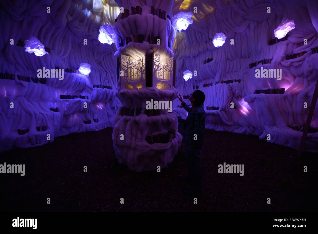 Truth and memory hi-res stock photography and images - Alamy