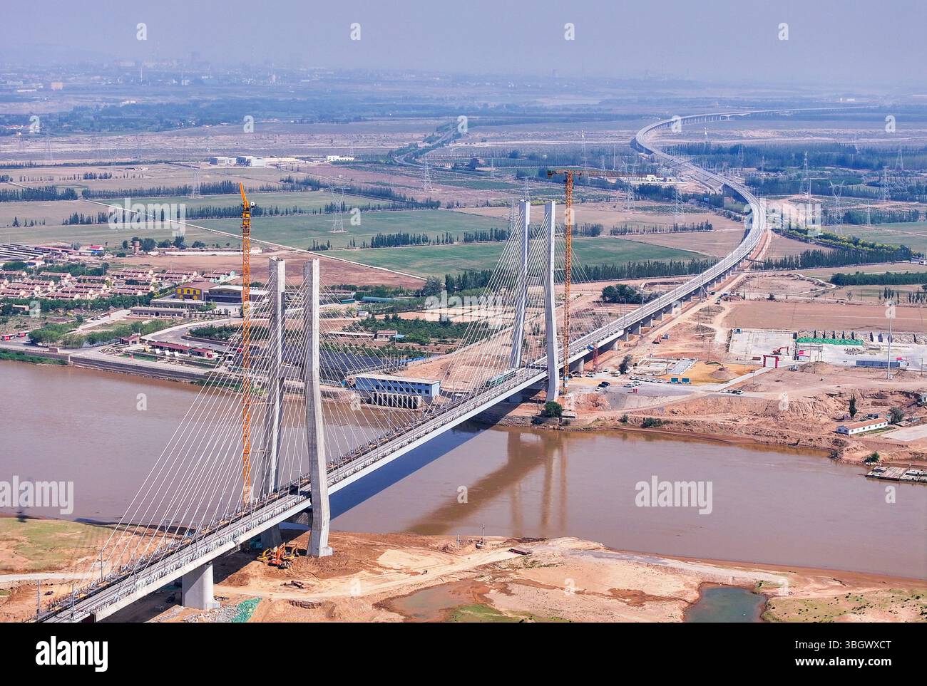 (250606) -- WUHAI, June 6, 2025 (Xinhua) -- An aerial drone photo shows ...