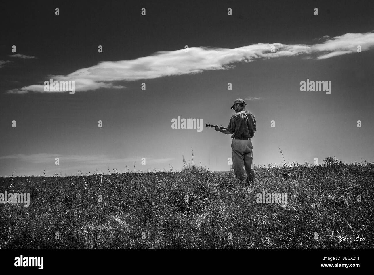 Banjo playing images black and white hi-res stock photography and ...
