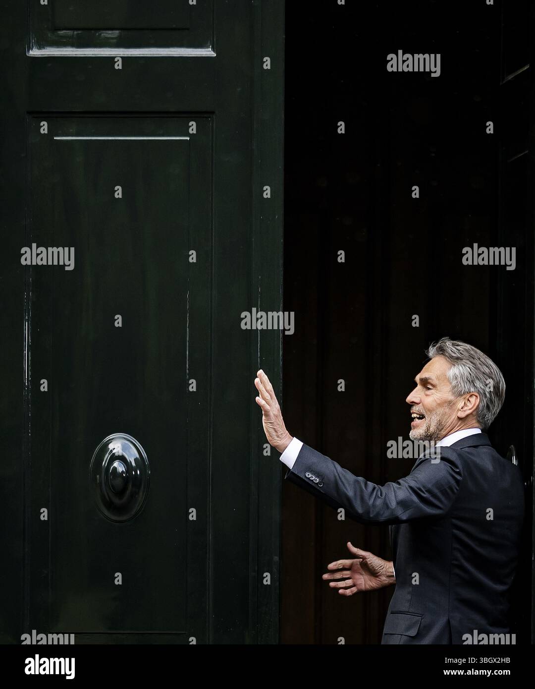 THE HAGUE - Outgoing Prime Minister Dick Schoof arrives at the Catshuis ...