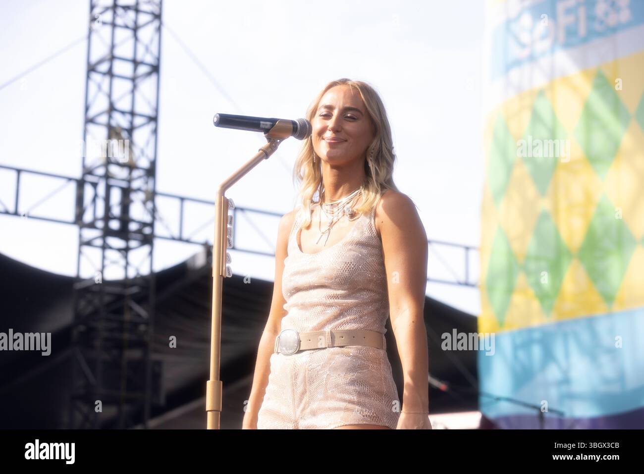 NASHVILLE, TENNESSEE - JUNE 5, 2025: Country singer Ashley Cooke ...