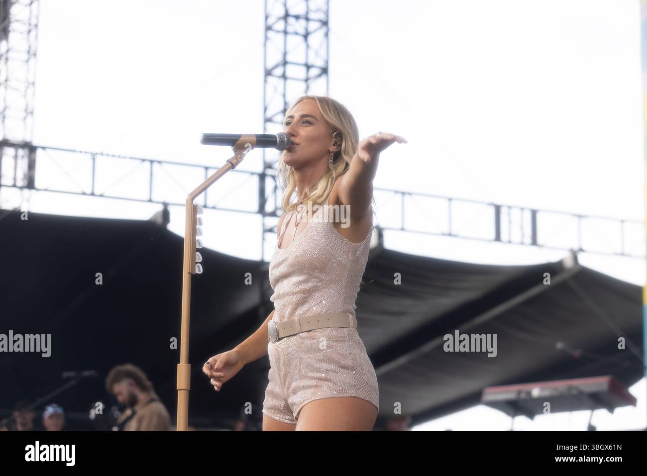 NASHVILLE, TENNESSEE - JUNE 5, 2025: Country singer Ashley Cooke ...