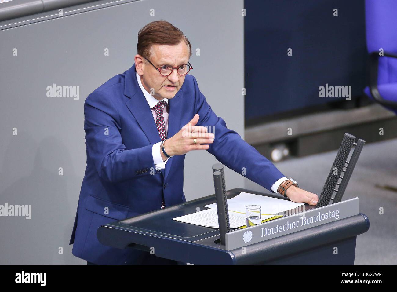 Berlin, Deutschland, 05.06.2025: Deutscher Bundestag: 10 ...