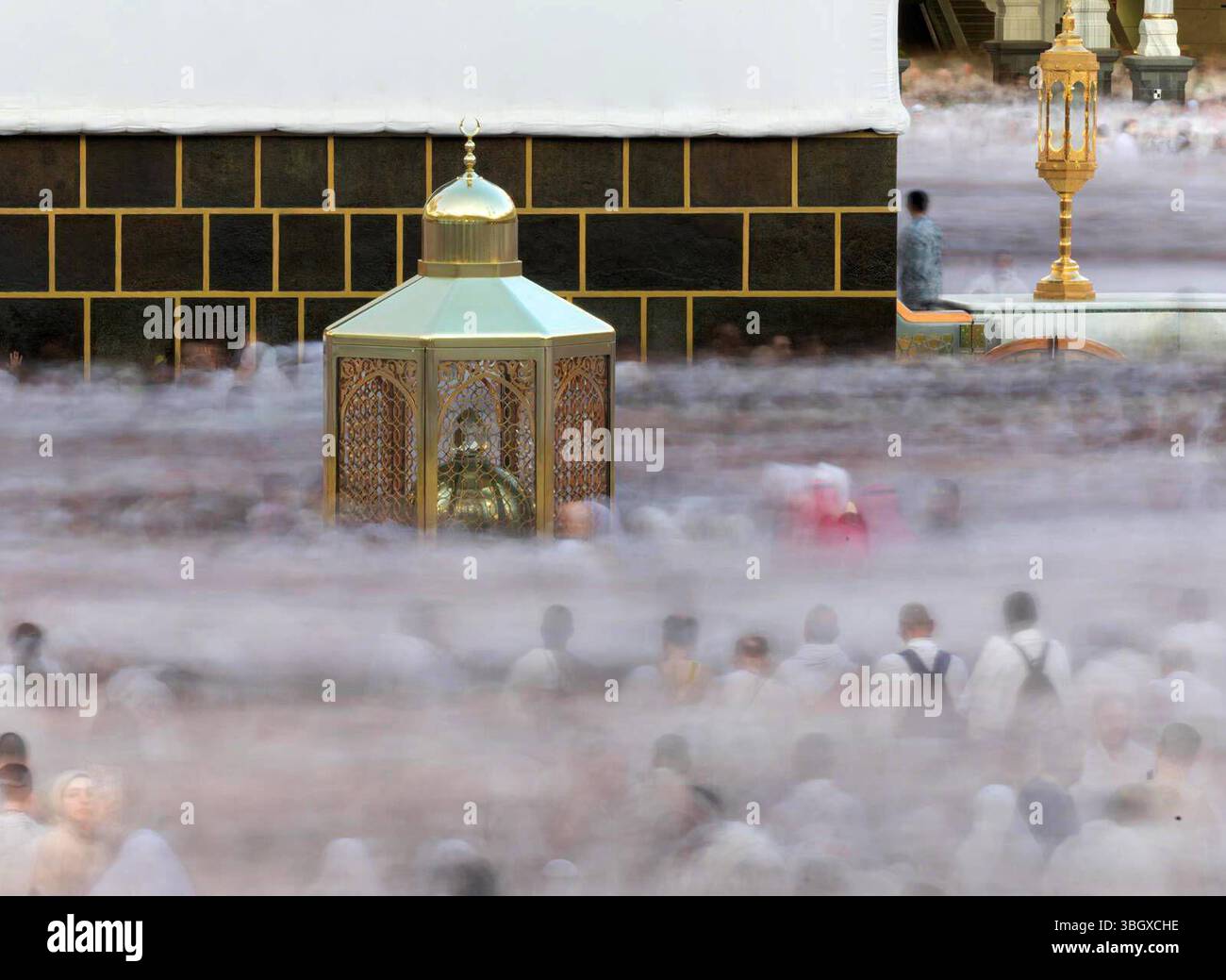Nearly 2 million Muslims perform the Hajj pilgrimage to officially become pilgrims in Mecca ...