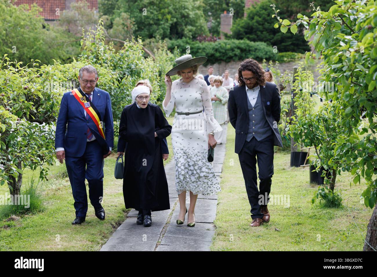 Brugge, Belgium. 06th June, 2025. Brugge mayor Dirk De Fauw, Reverend Sister Stephanie and Queen ...