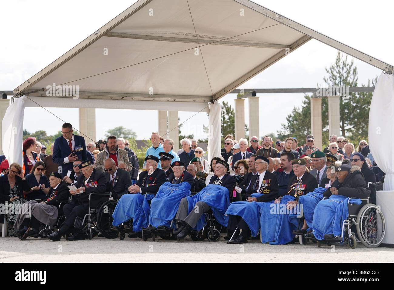 (Left to right) Royal Navy D-Day veteran John Dennett, D-Day veteran ...