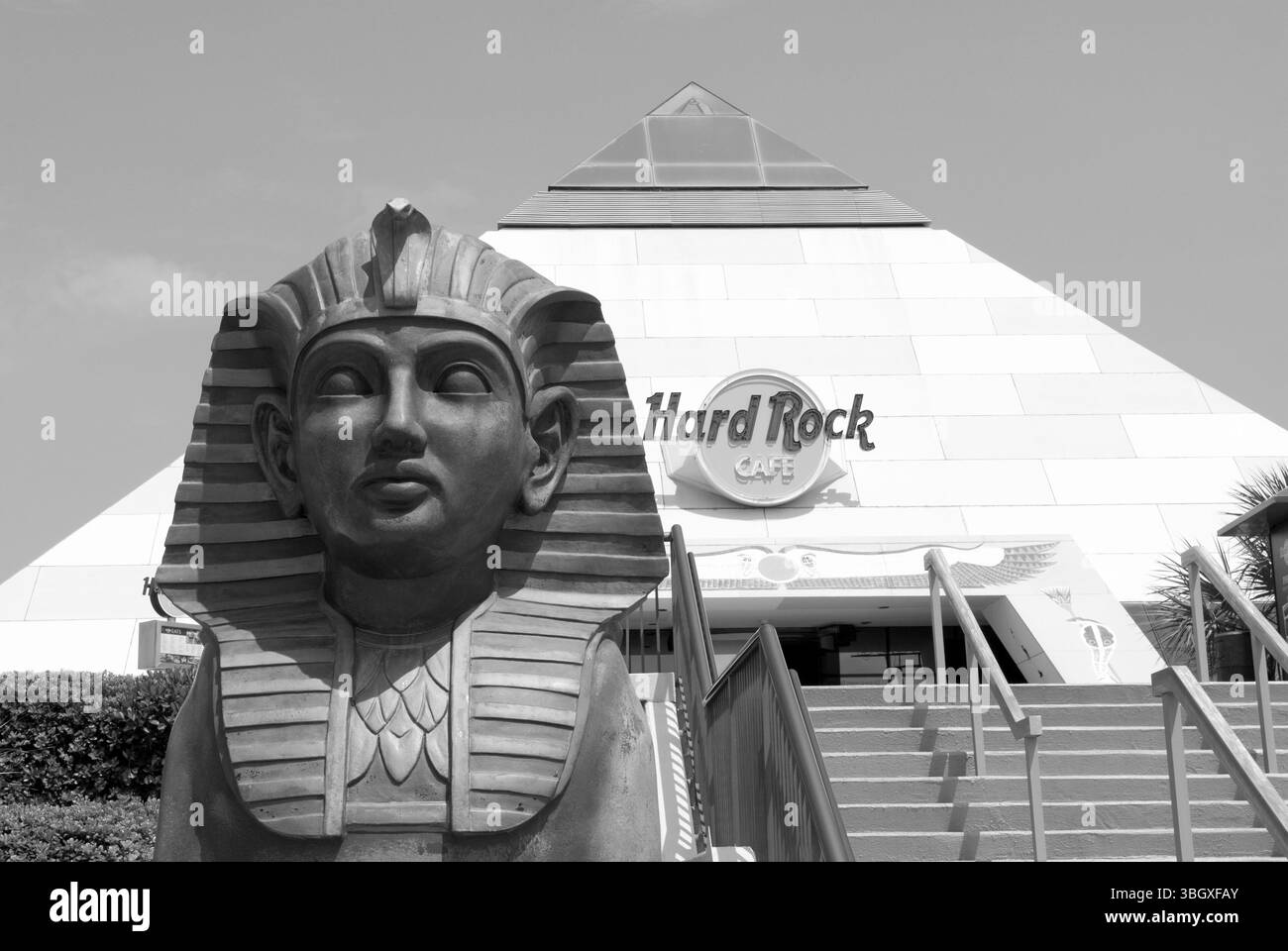 Hard rock cafe building Black and White Stock Photos & Images - Alamy