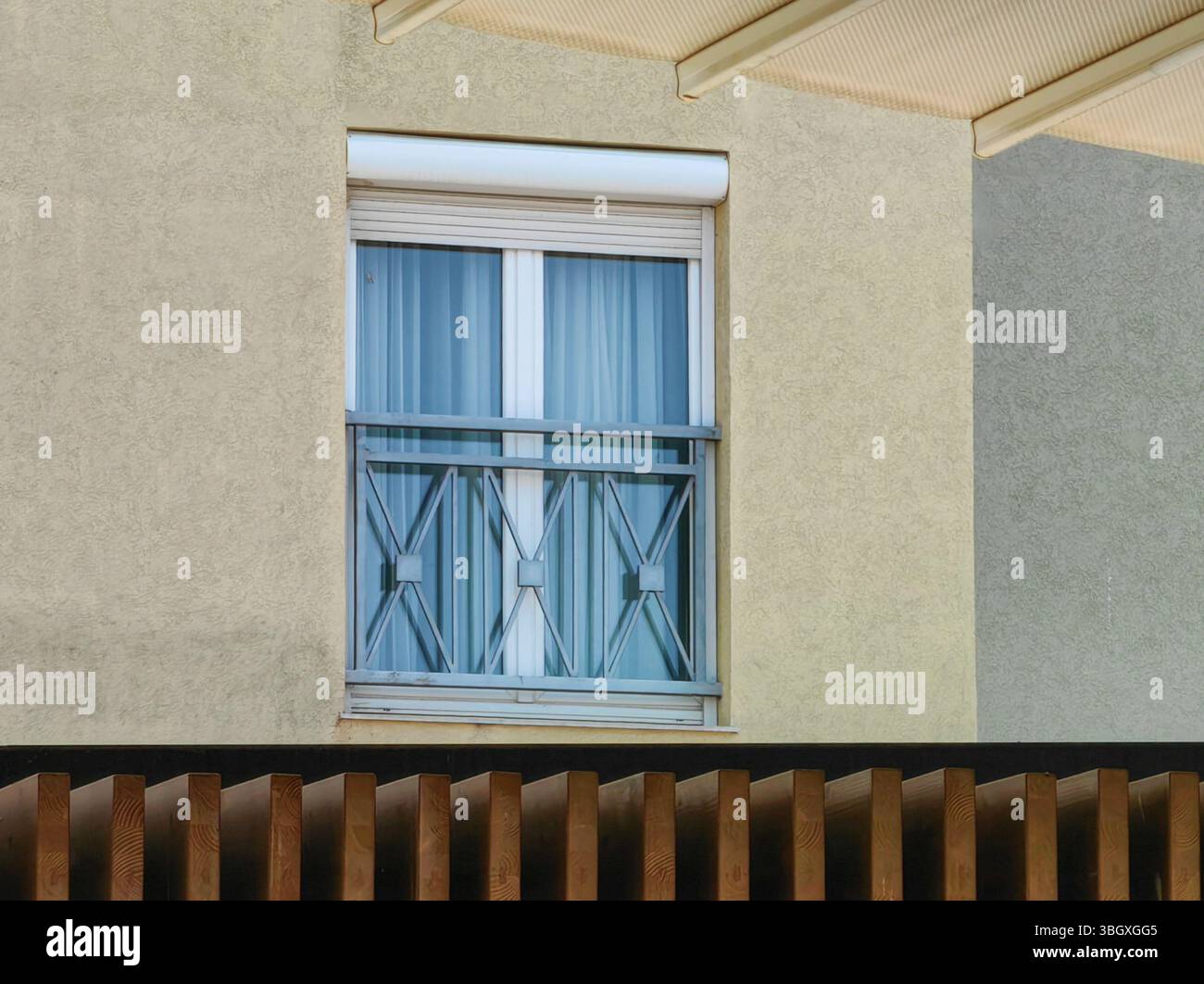 Balcony door frame blinds hi-res stock photography and images - Alamy