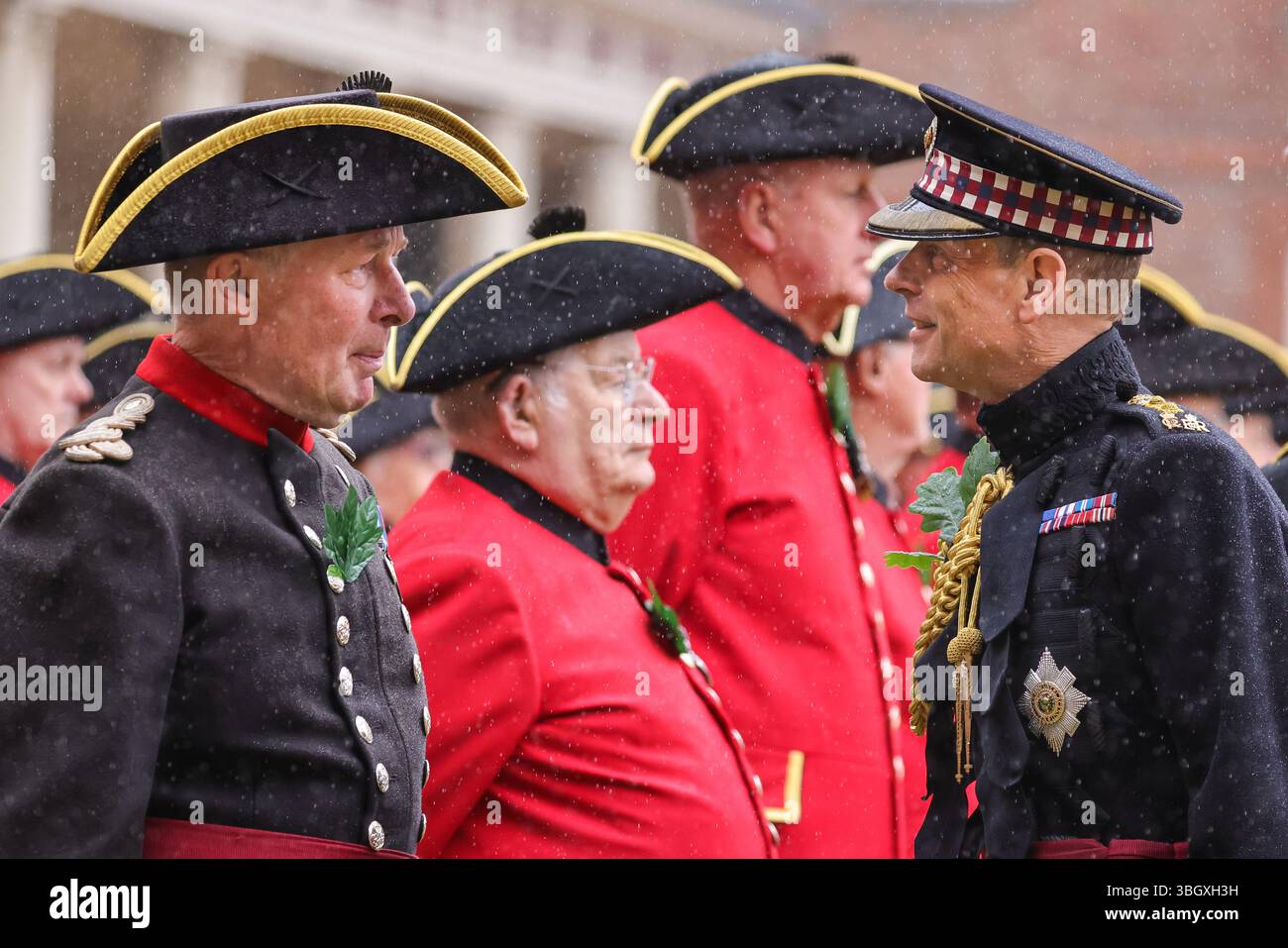 London, UK. 05th June 2025. Prince Edward chats to Chelsea Pensioners ...