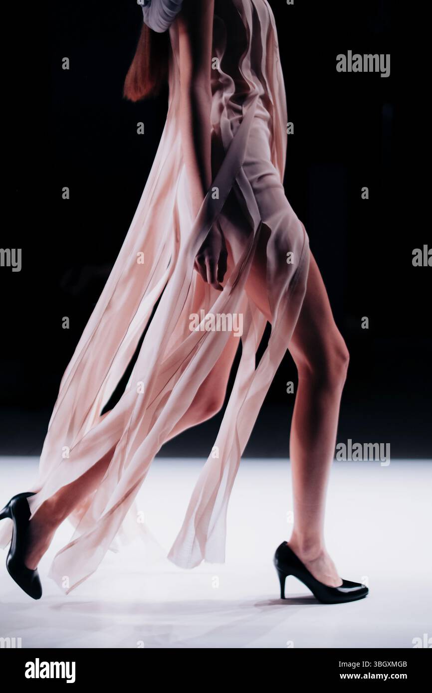 Long legs model hi-res stock photography and images - Alamy