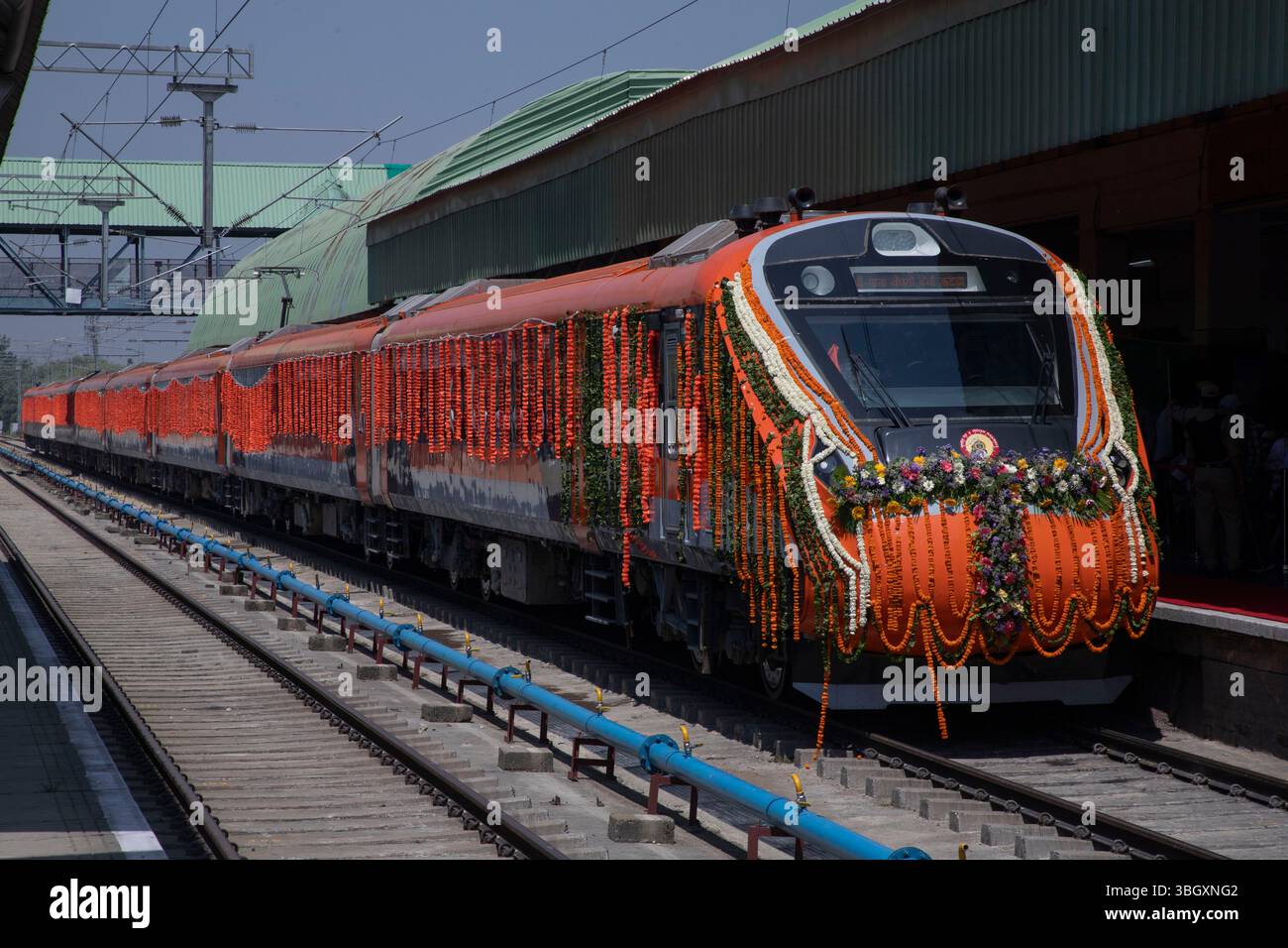 Srinagar, Jammu And Kashmir, India. 6th June, 2025. A decorated Vande Bharat passenger train is ...