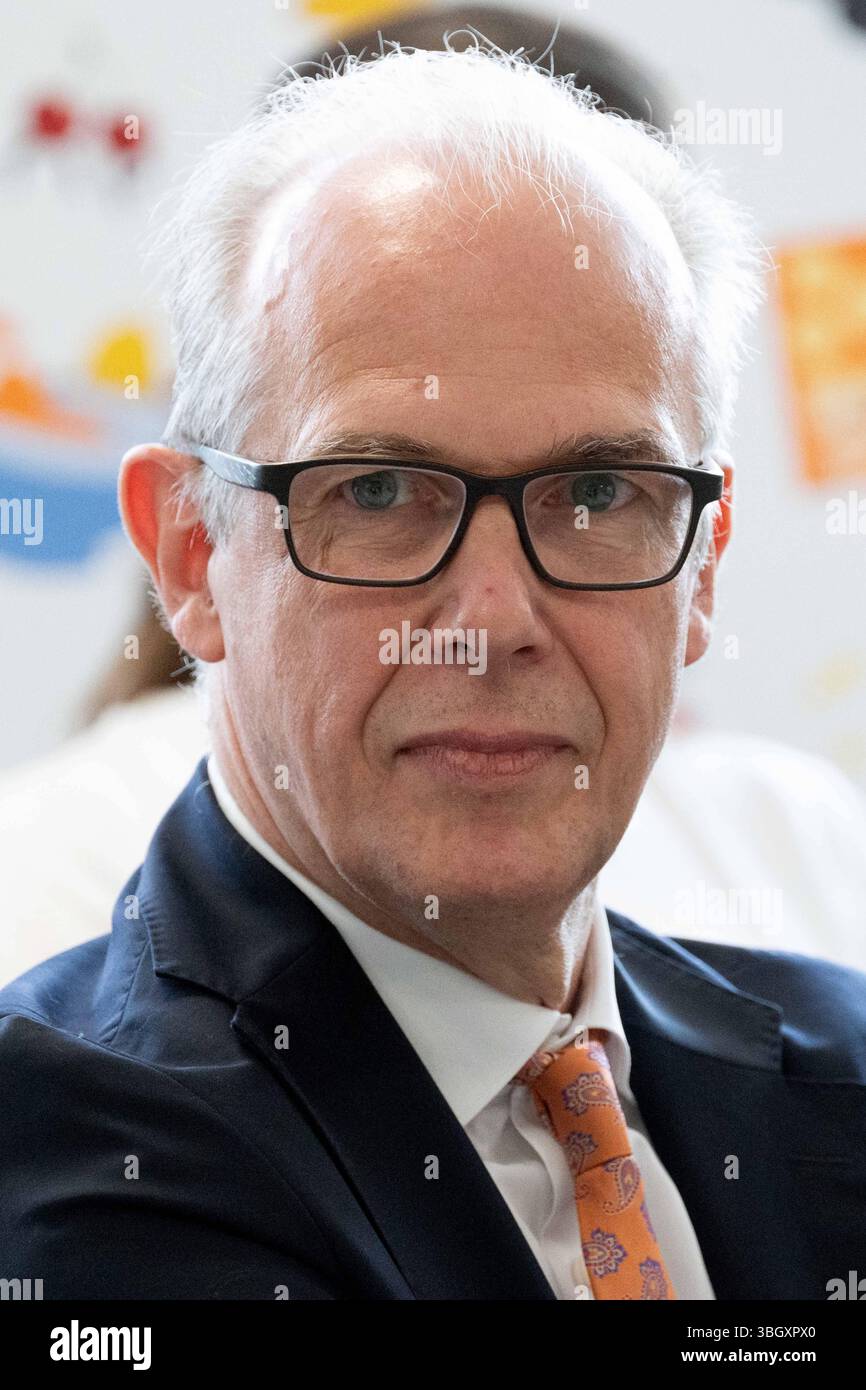 Dirk NEUHAUS, CEO Edeka, Portraet, Porträt, Portrait, Angeschnittenes ...