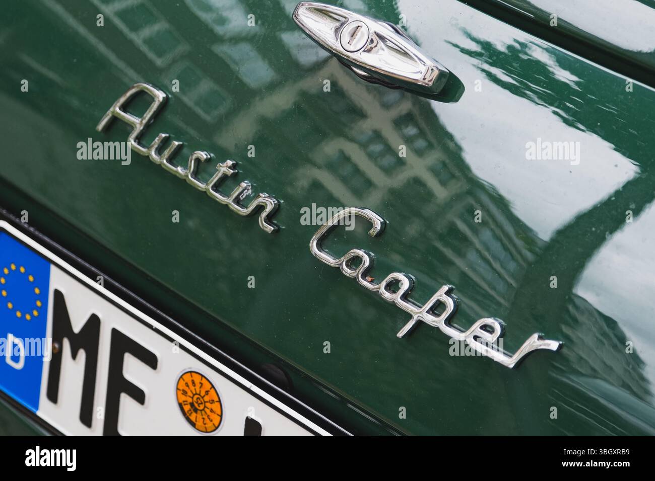 Mini cooper badge hi-res stock photography and images - Alamy