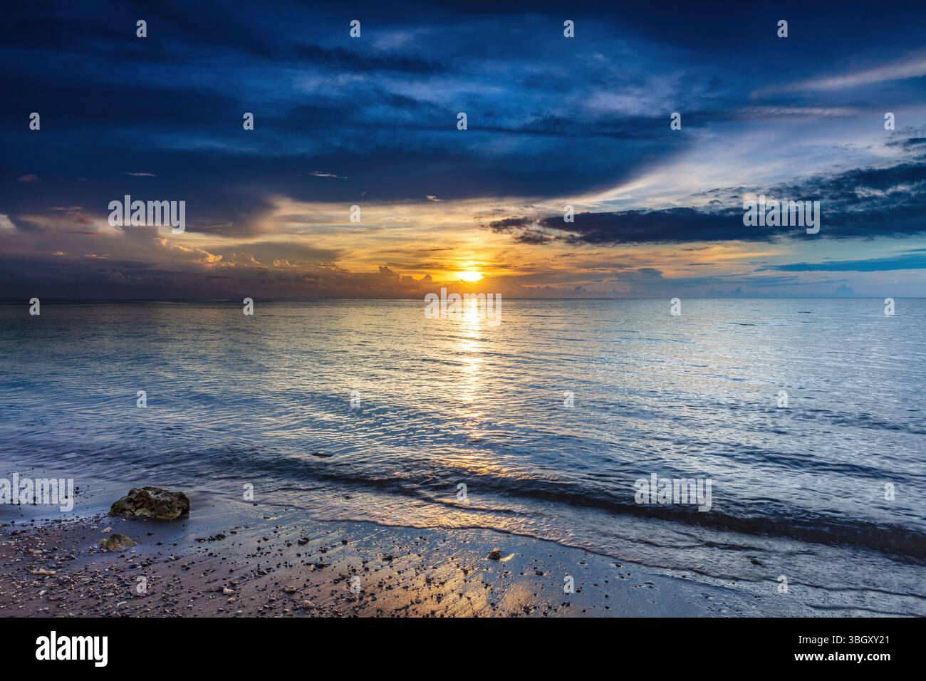 Colorful beach sunset clouds hi-res stock photography and images - Alamy