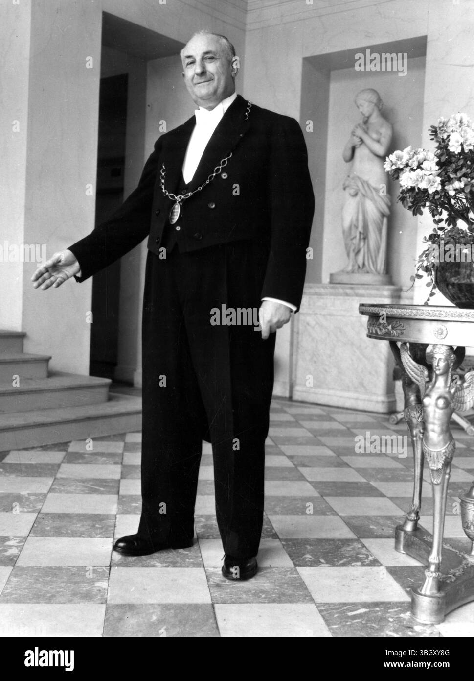 19 march 1957 Black and White Stock Photos & Images - Alamy