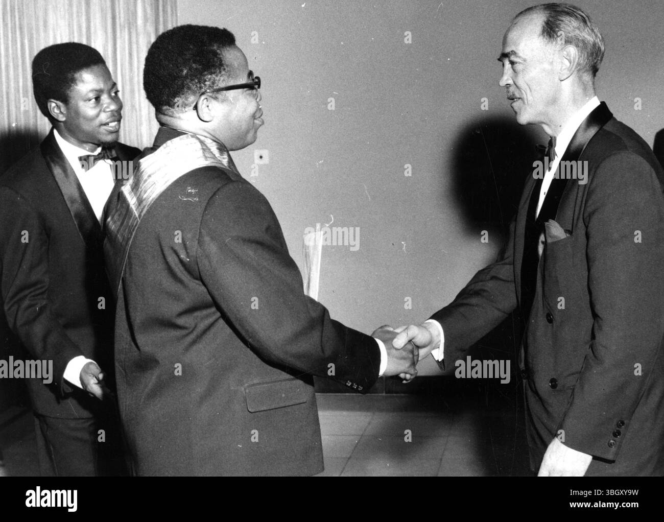Joseph Kasavubu , President of the Republic of Congo, shakes hands with ...