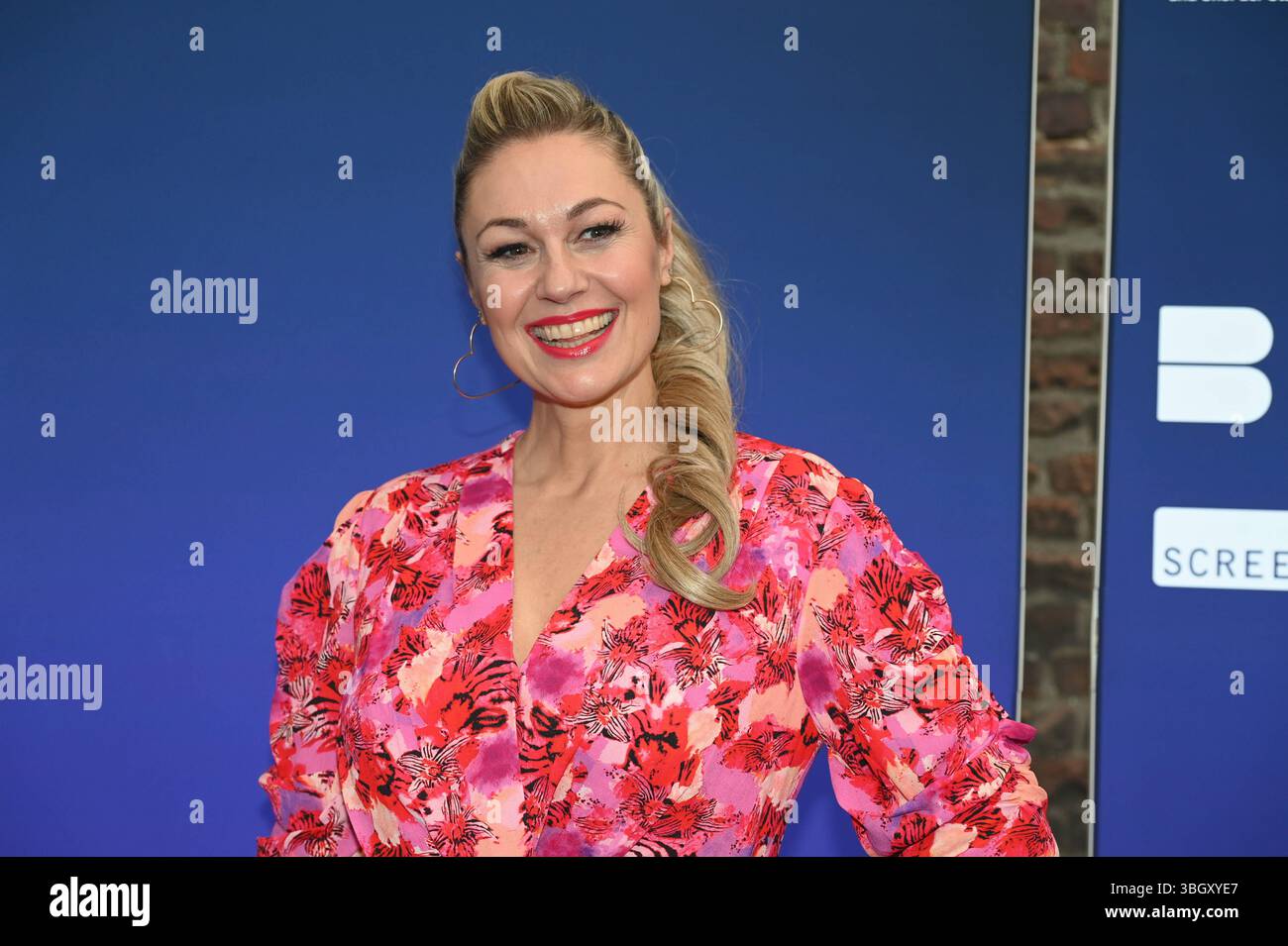 Schauspielerin und Komikerin Ruth Moschner kommt zur Preisverleihung ...