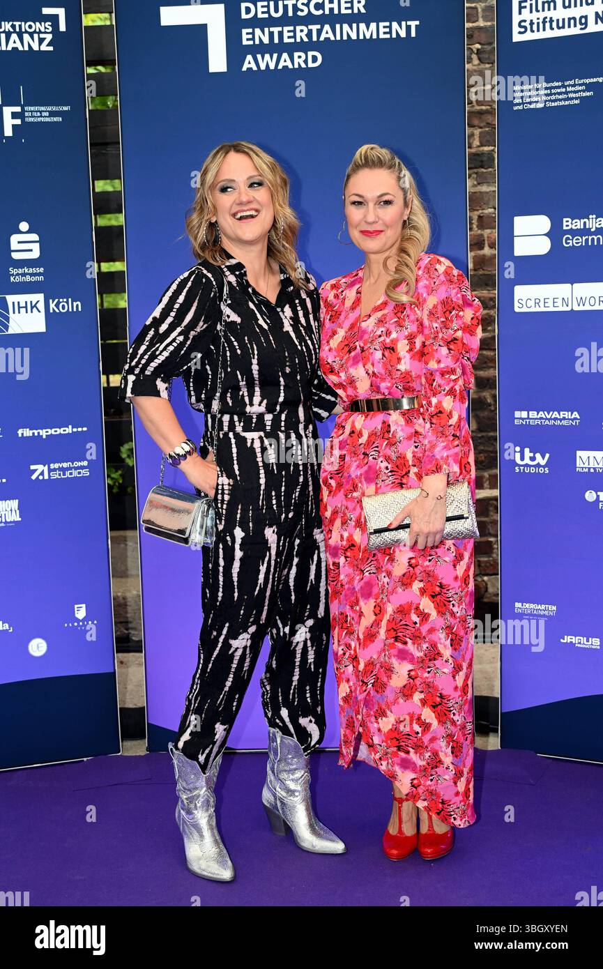 Schauspielerin Lisa Feller und Ruth Moschner , l-r, kommt zur ...