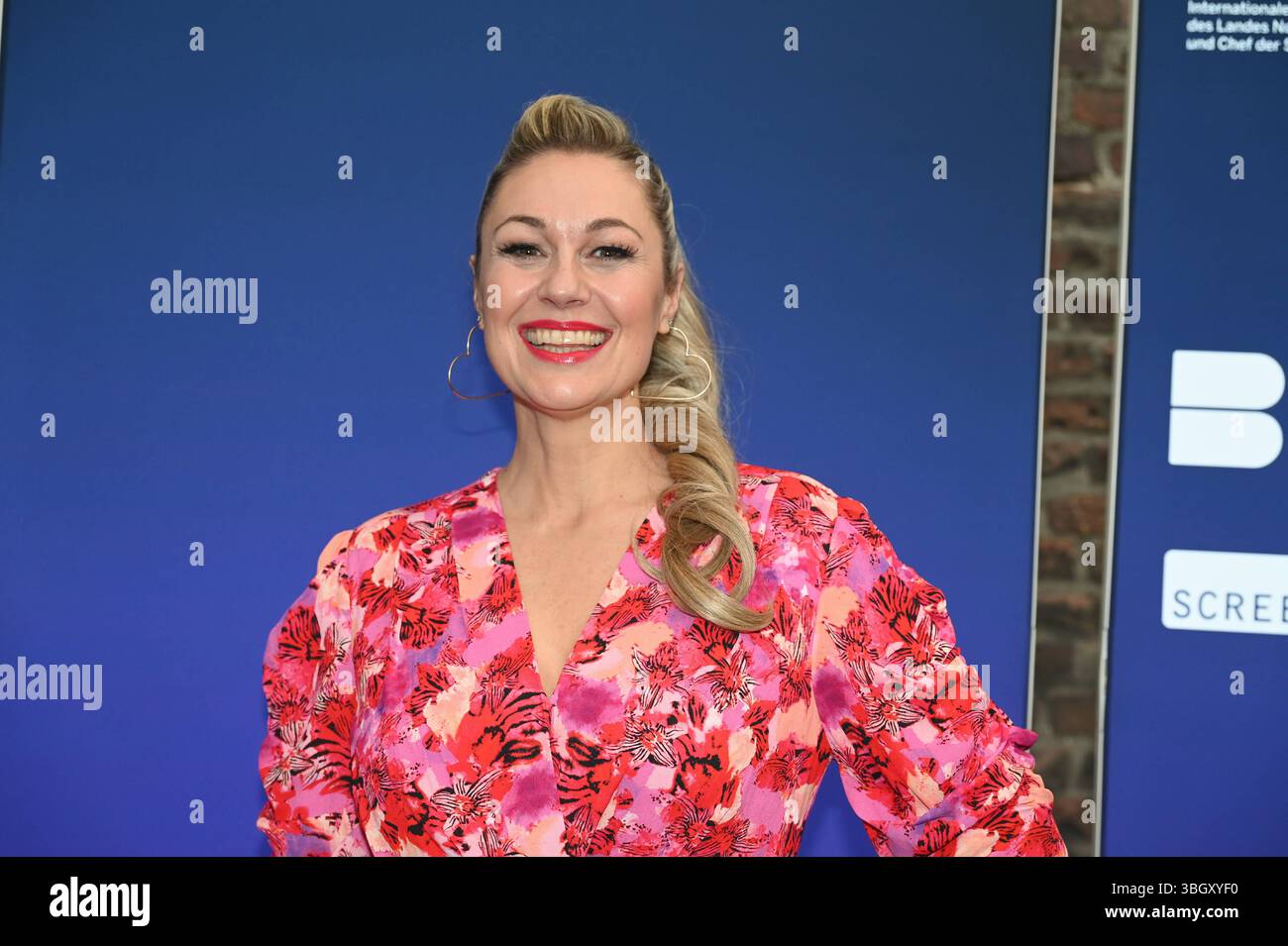 Schauspielerin und Komikerin Ruth Moschner kommt zur Preisverleihung ...