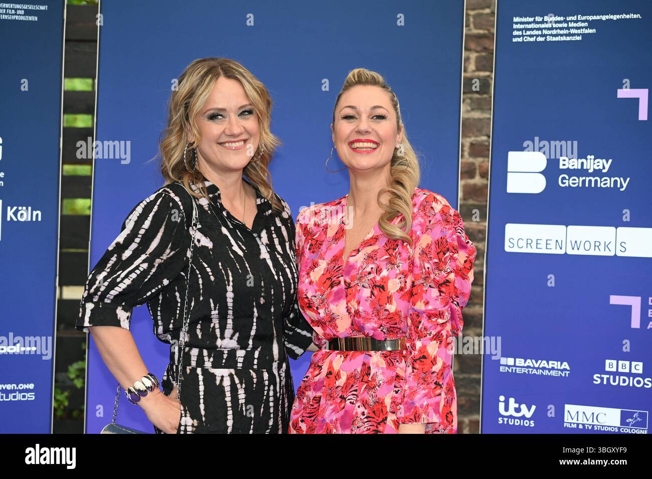 Schauspielerin Lisa Feller und Ruth Moschner , l-r, kommt zur ...