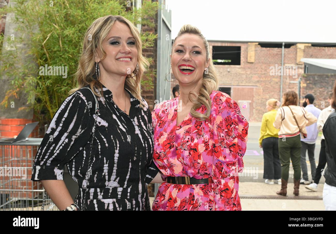 Schauspielerin Lisa Feller und Ruth Moschner , l-r, kommt zur ...