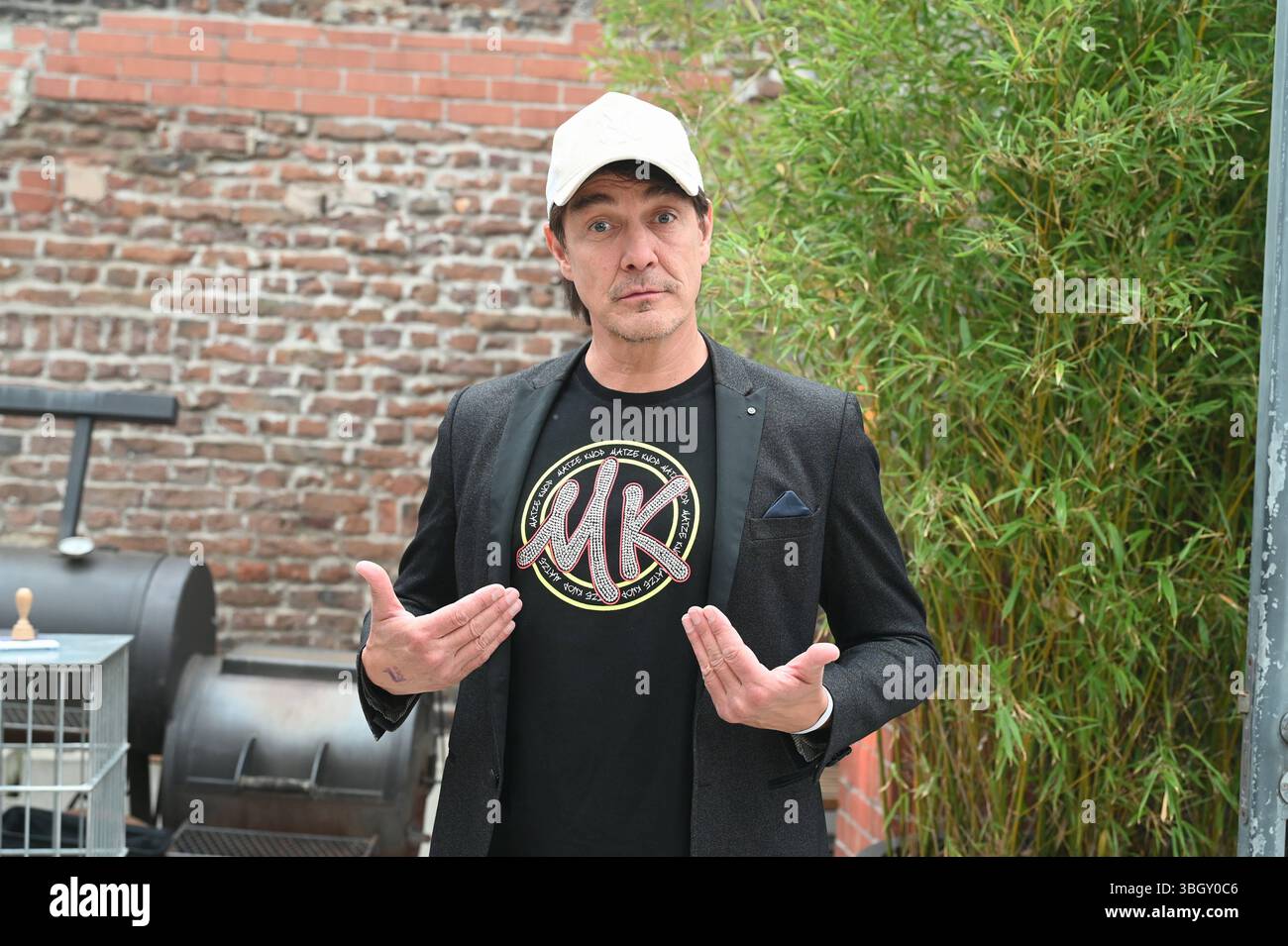 Comedian Matze Knop kommt zur Preisverleihung Deutscher Entertainment ...