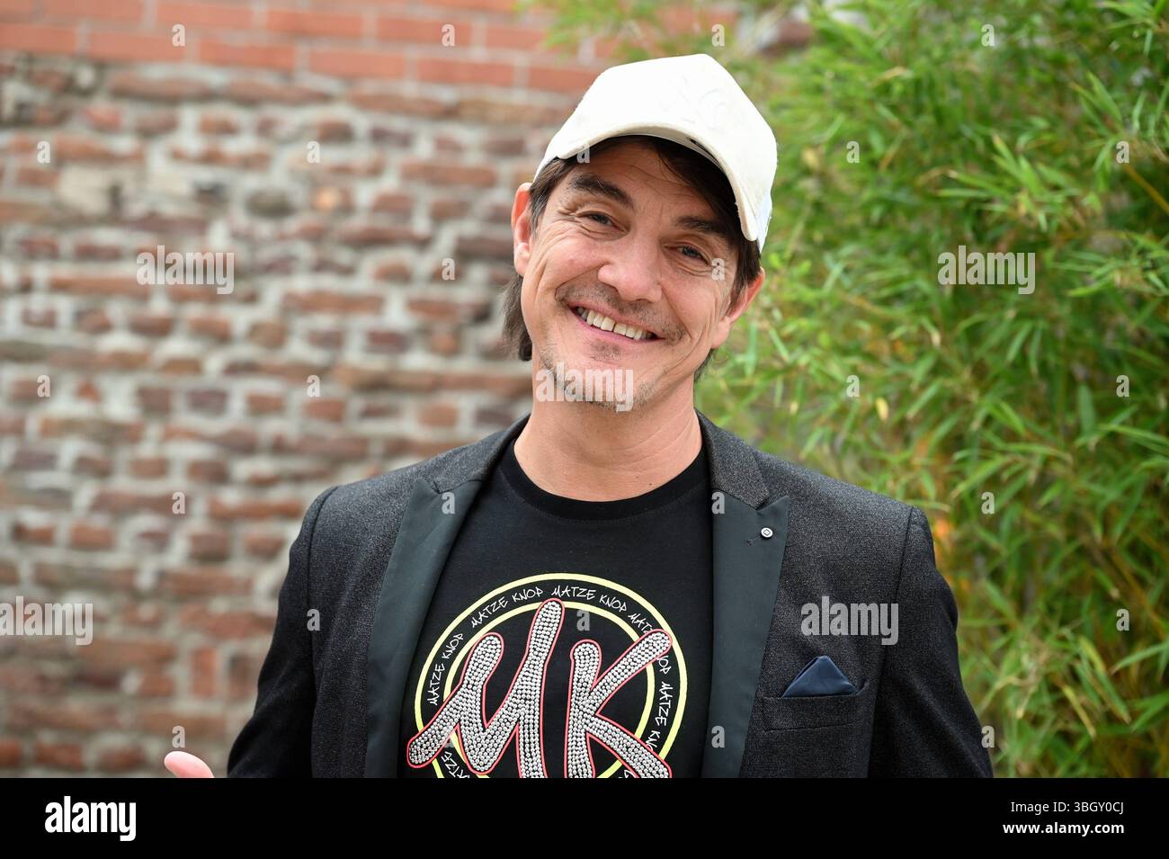 Comedian Matze Knop kommt zur Preisverleihung Deutscher Entertainment ...